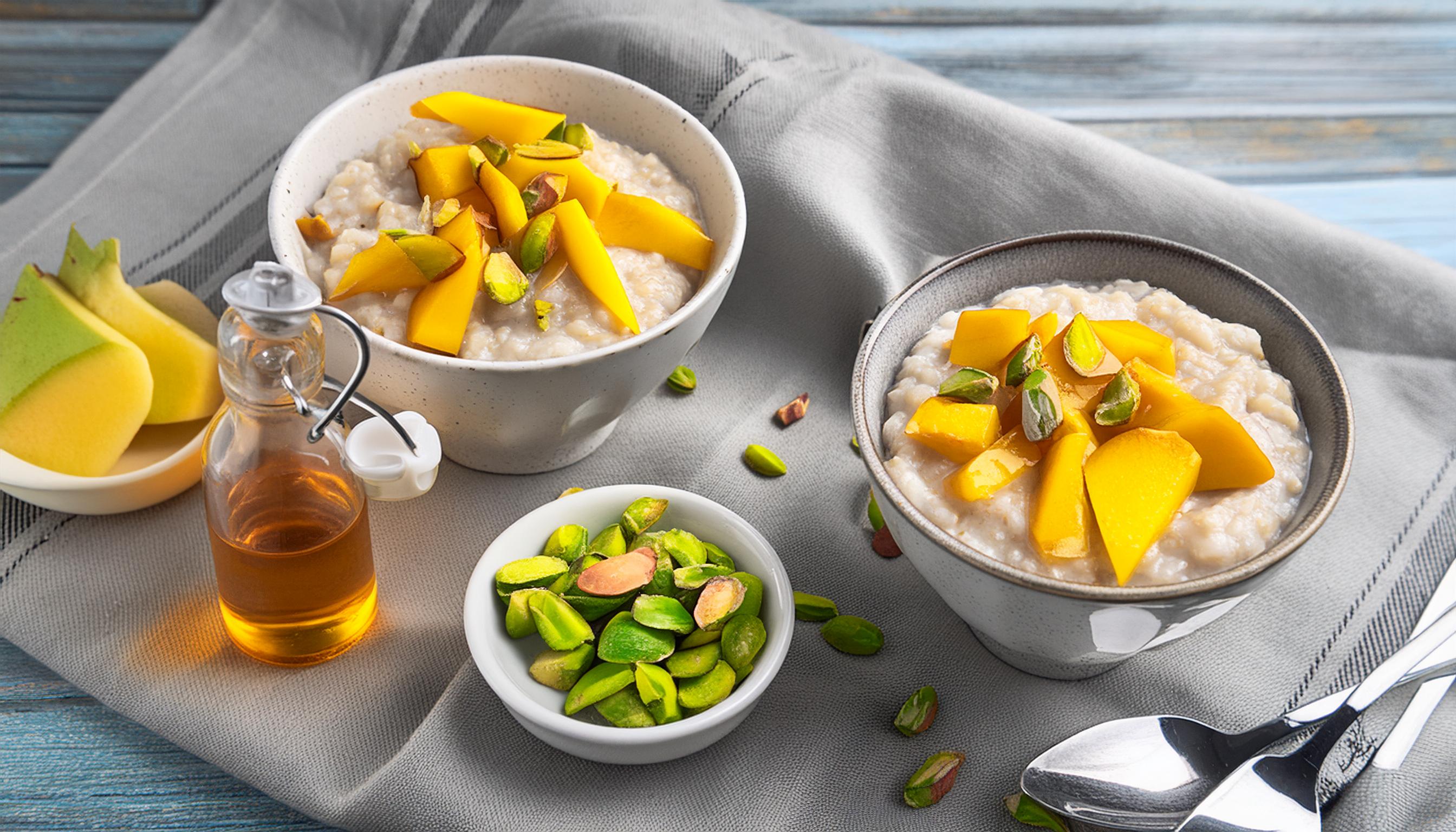 Havermoutpap met mango, ahornsiroop en pistachenoten | Brinta ...