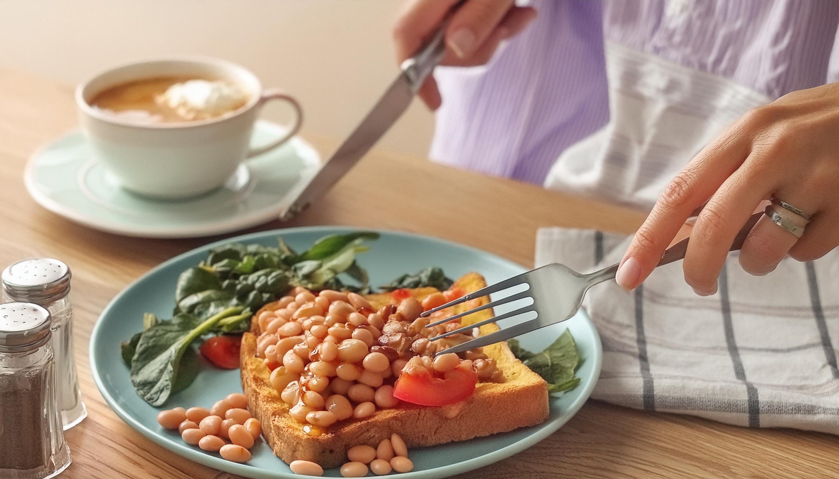Savoury french toast topped with beans spinach and roasted tomatoes | Heinz