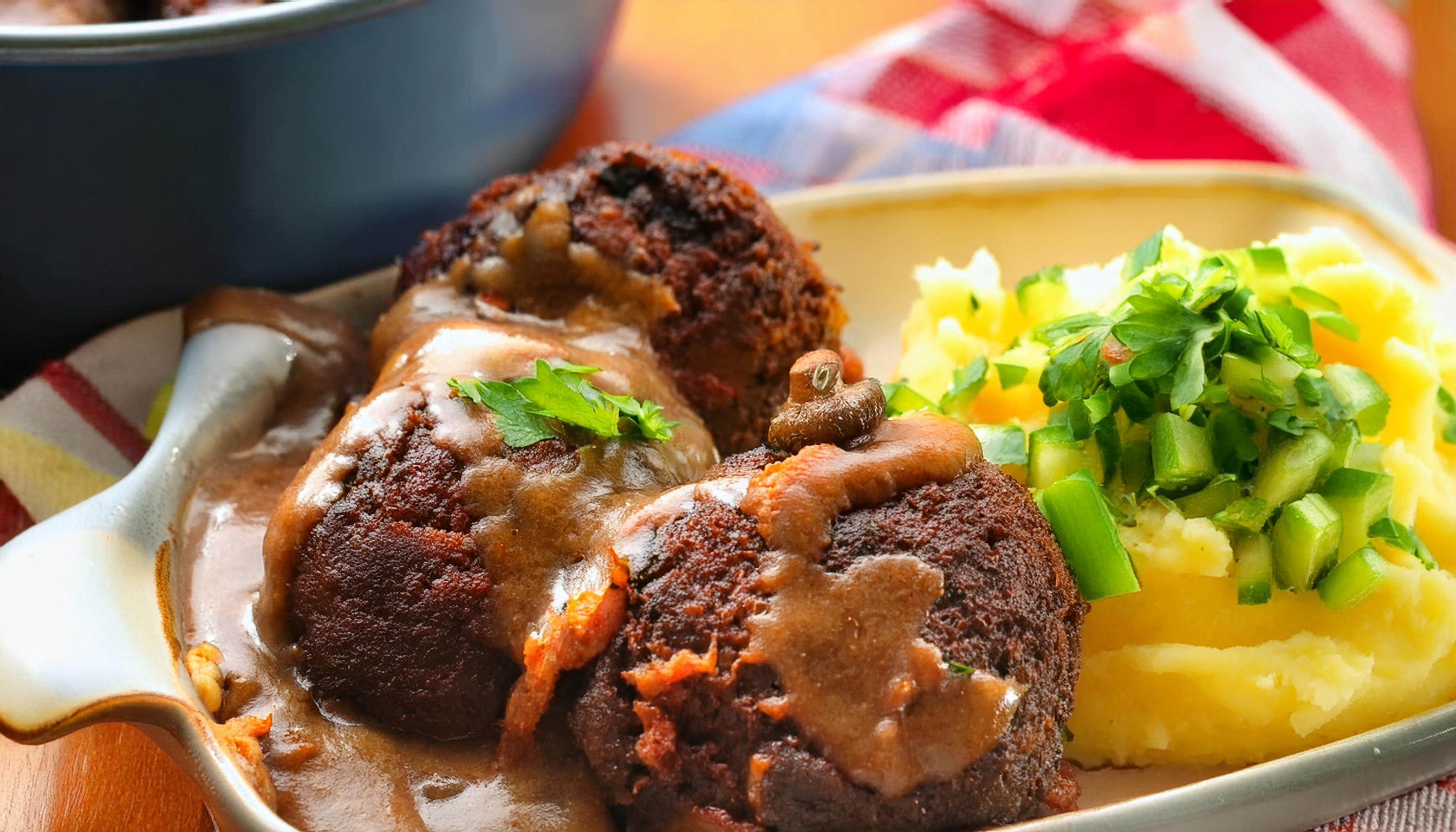 Burger patties with gravy and mashed potatoes | Food In A Minute | New ...